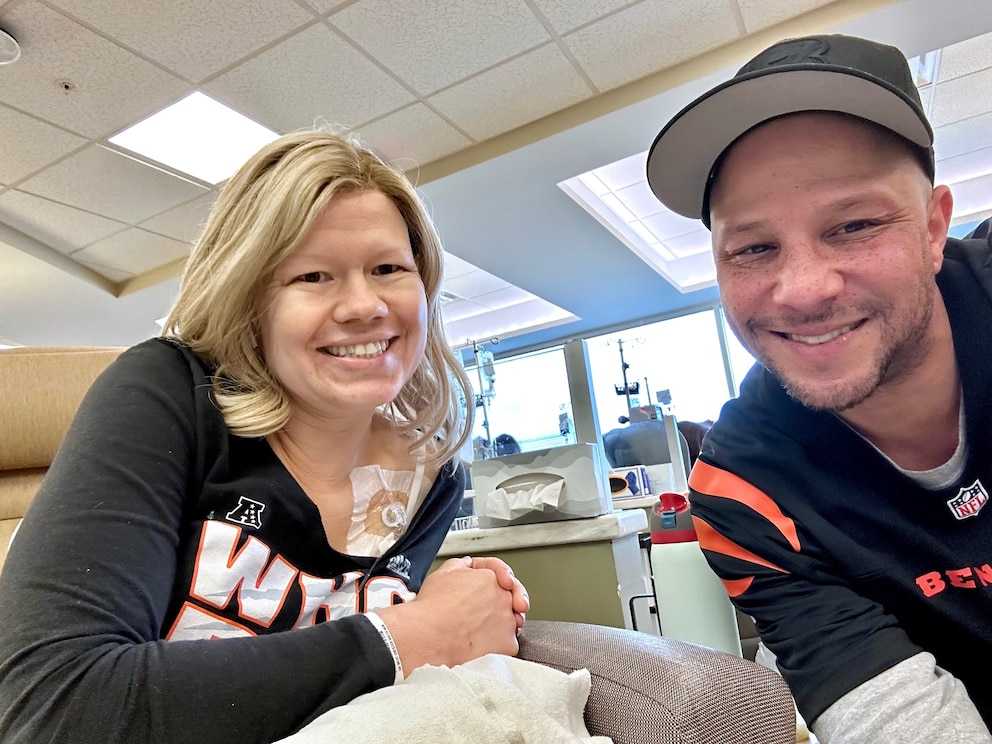 Mom of 2 shares ovarian cancer diagnosis after thinking she had sinus ...