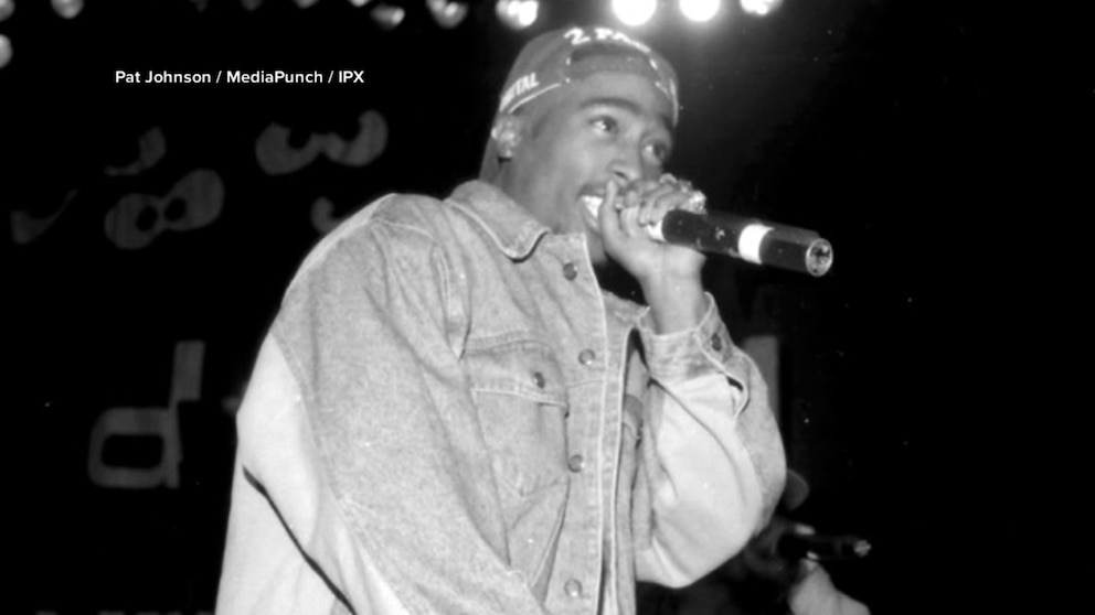 Video Police search home in connection to Tupac Shakur's murder - ABC News