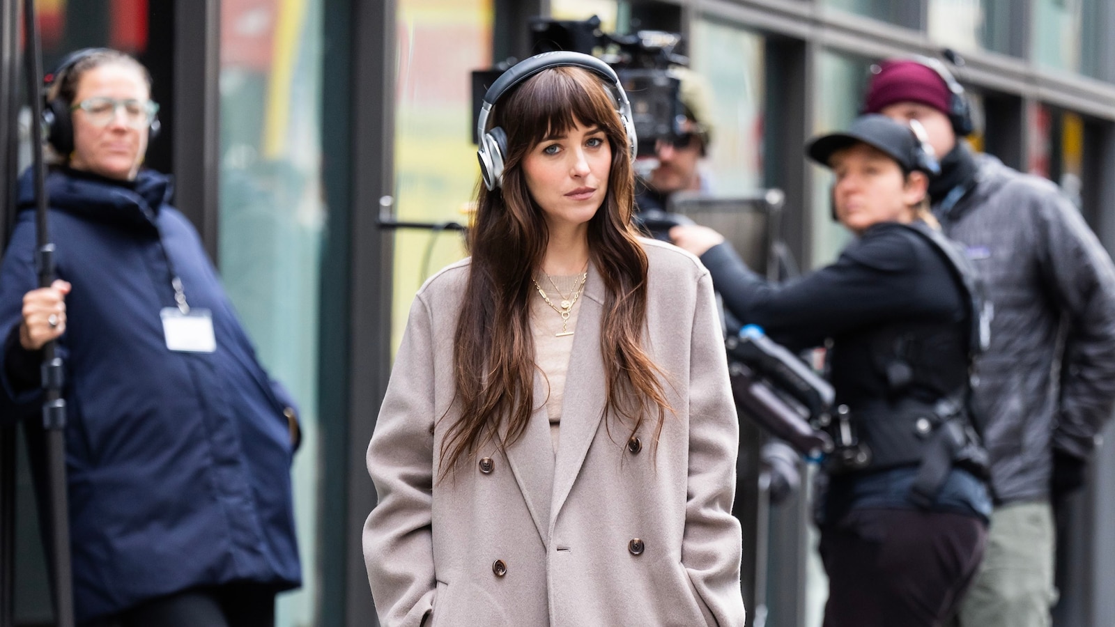 Dakota Johnson filmed on set of Colleen Hoover's 'Verity' film adaption - ABC News