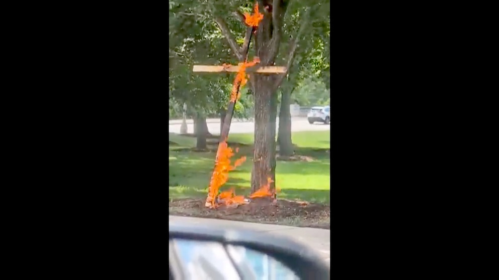 Large burning cross found in Chicago's Grant Park - Good Morning America
