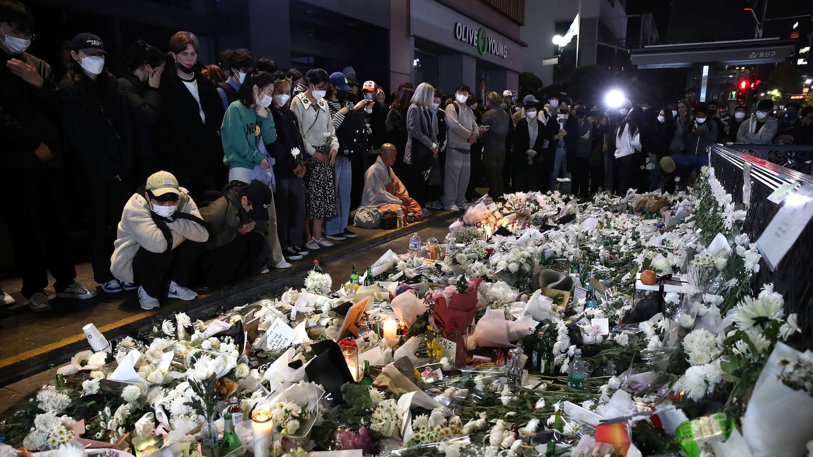 South Korean police apologize after deadly Halloween crowd crush - ABC News
