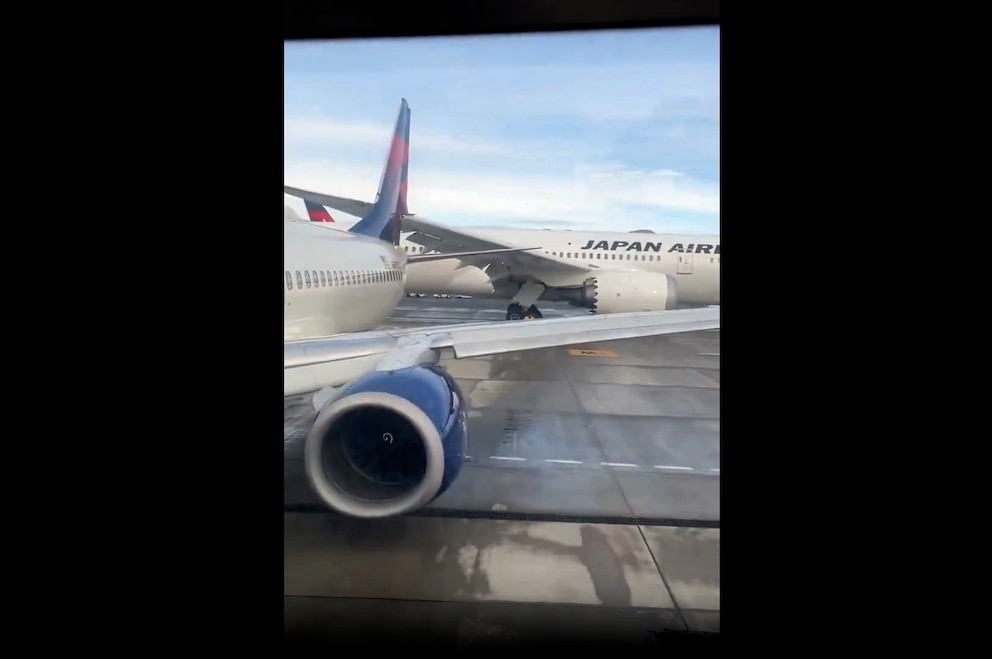 Japan Airlines flight hits tail of parked Delta plane at Seattle SeaTac ...