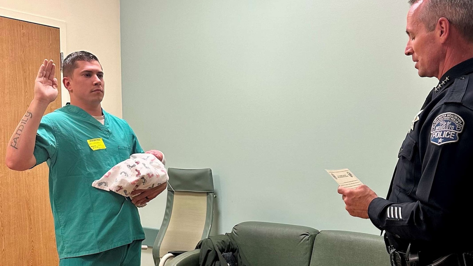 Police officer gets sworn in with newborn son at hospital - ABC News