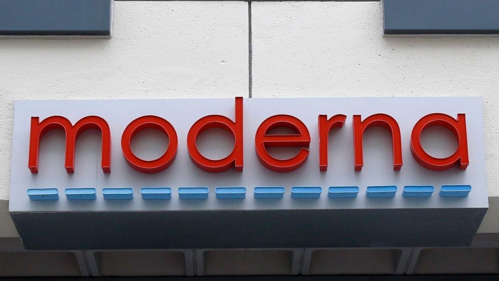 Moderna says bivalent COVID-19 booster shot performs better against BA ...