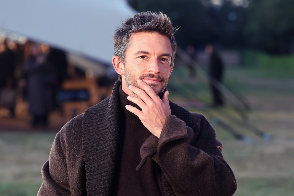 People names Jonathan Bailey its 2025 Sexiest Man Alive - Good Morning America