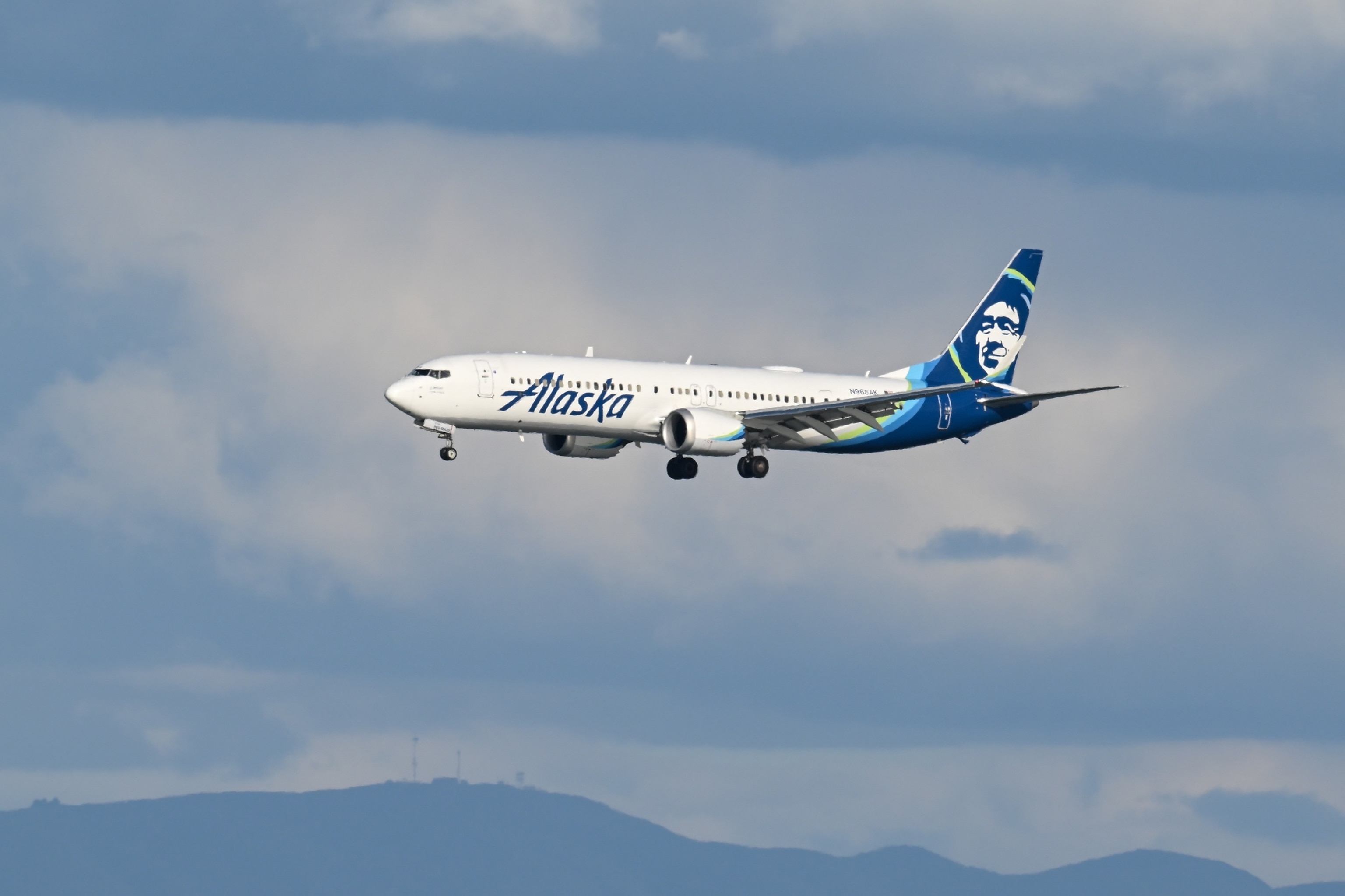 Alaska Airlines resumes operations after all flights grounded due to an ...