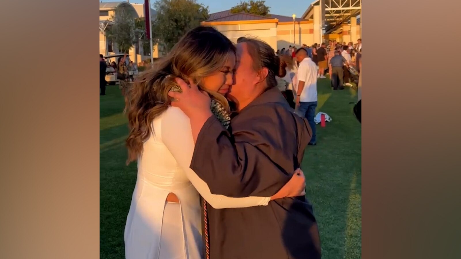 1st-generation graduate shares heartfelt thanks to her parents - ABC News