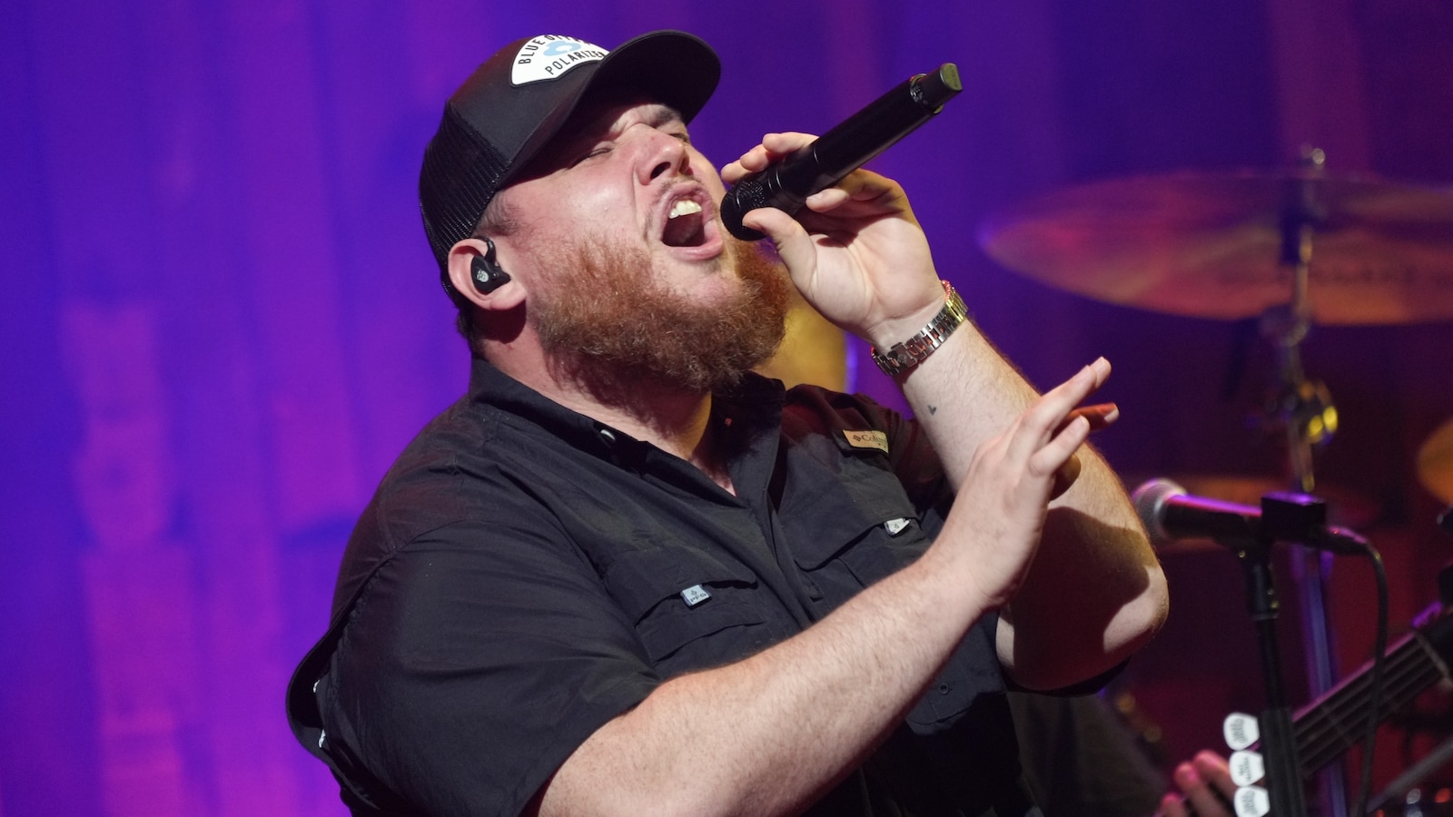 Luke Combs drops new single "Ain't No Love in Oklahoma": Watch the music video - ABC News