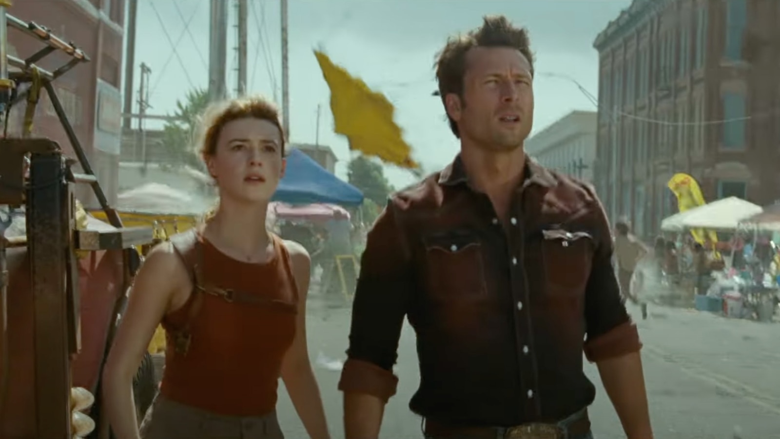 Glen Powell Daisy Edgar Jones Chase Tornadoes In New Heart Pounding