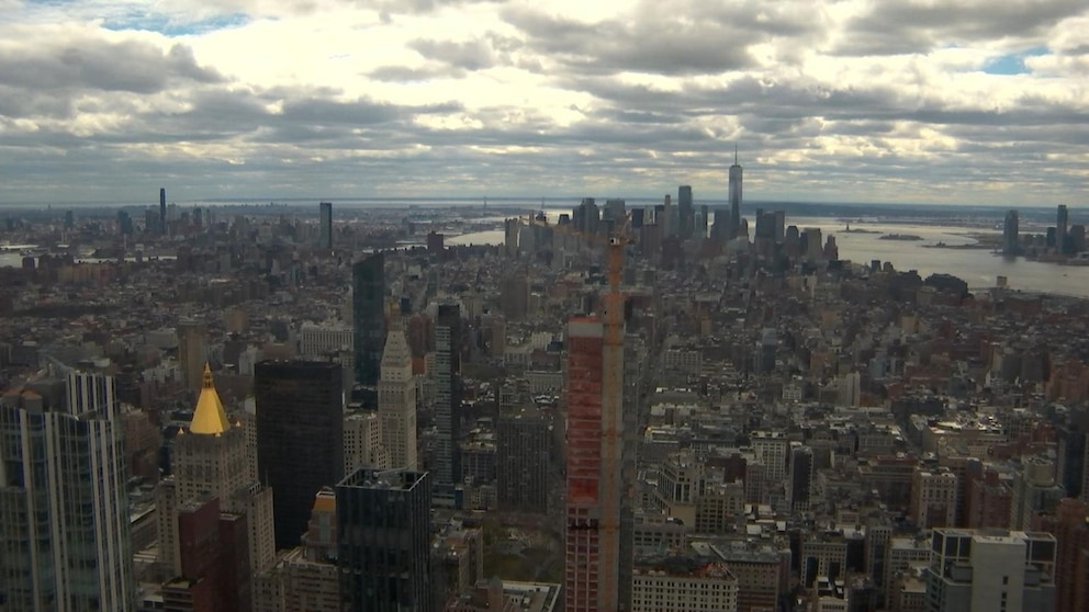 Video Magnitude 4.8 earthquake hits New York City - ABC News