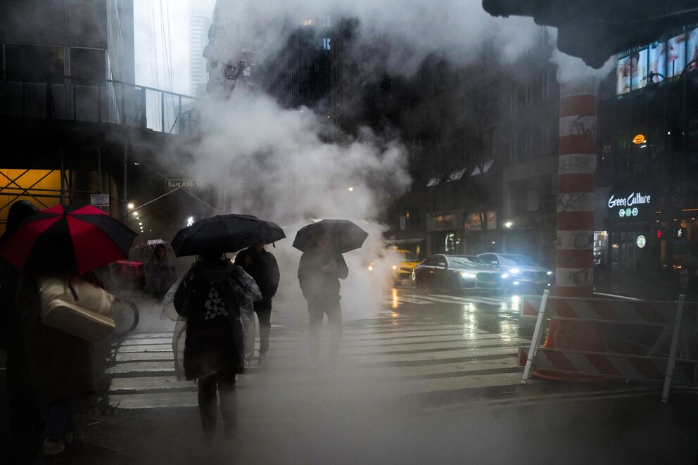 7 states under flood watches as storm brings heavy rain to East Coast ...