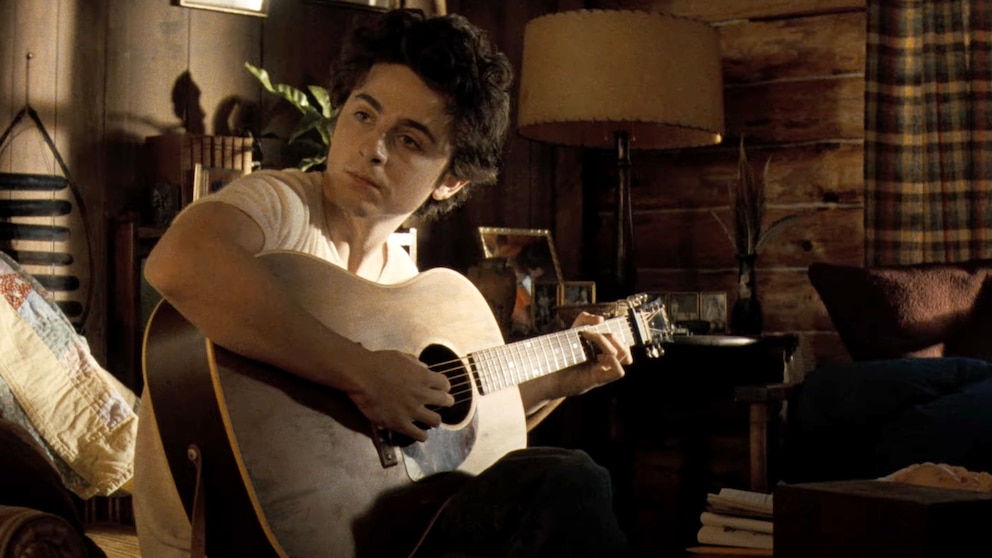 Watch Timothée Chalamet as Bob Dylan in 'A Complete Unknown' teaser ...