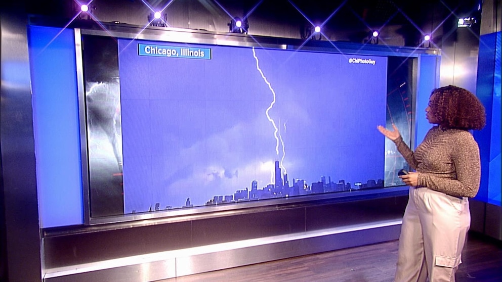 Video Multiple tornadoes reported across the Midwest - ABC News