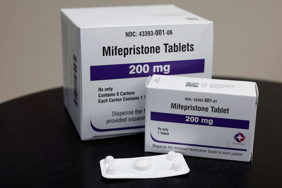 Republican lawmakers call for FDA to review abortion pill restrictions ...