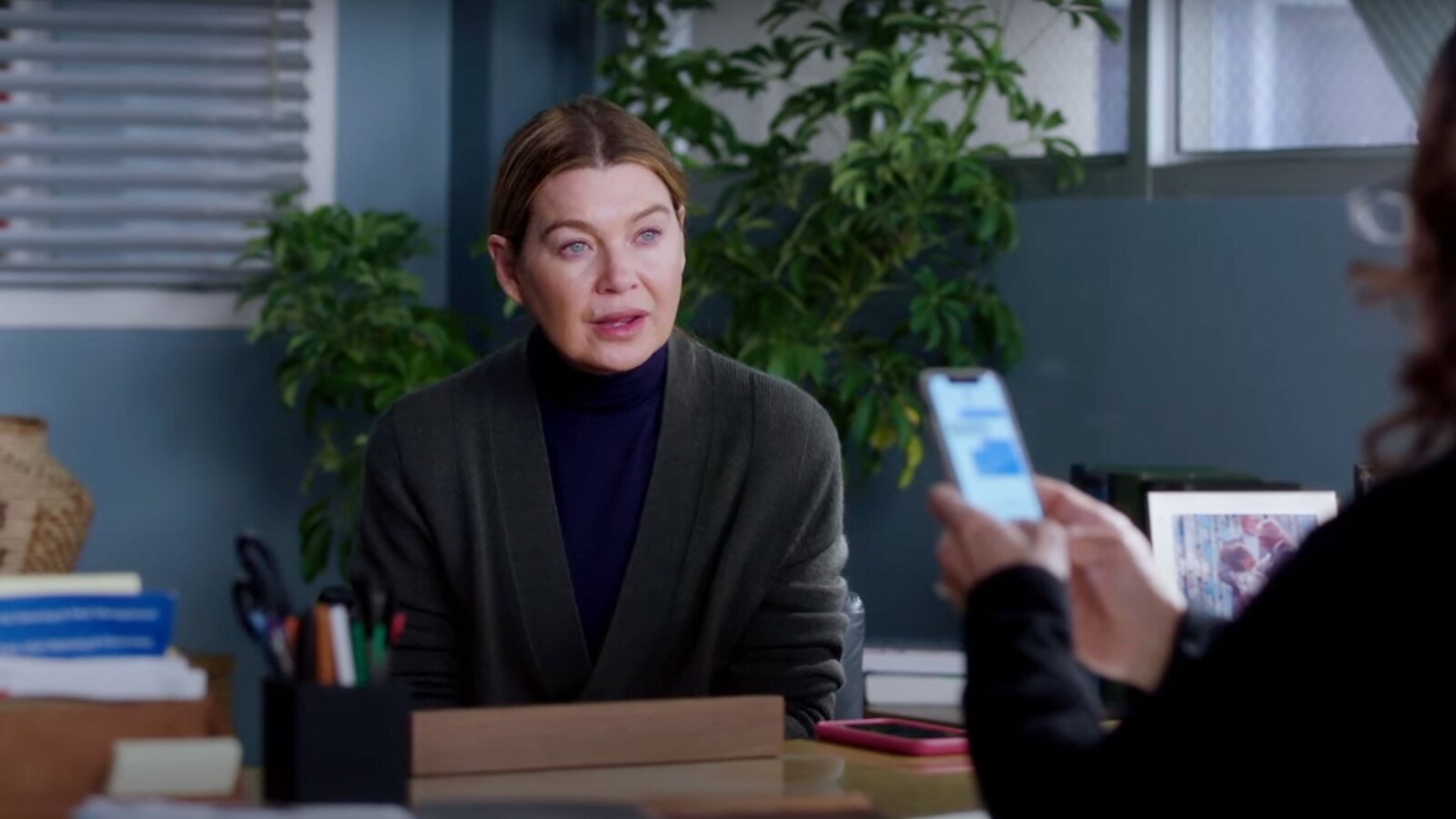 Meredith is back in 'Grey's Anatomy' season 20 premiere sneak peek ...