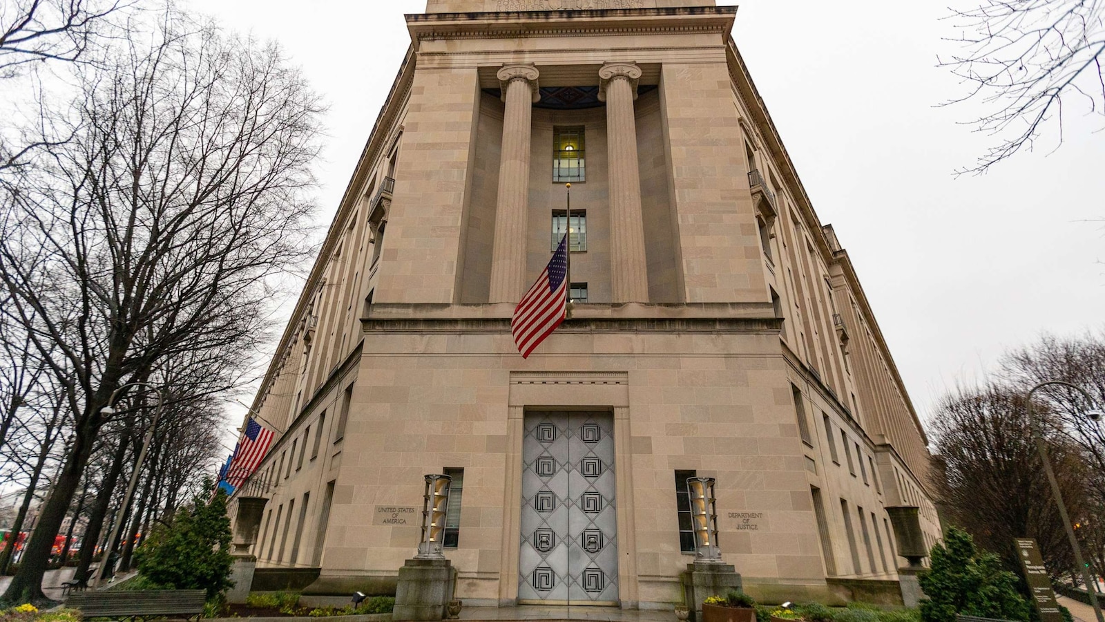2 charged by DOJ for targeting anti-abortion clinics in Florida - ABC News