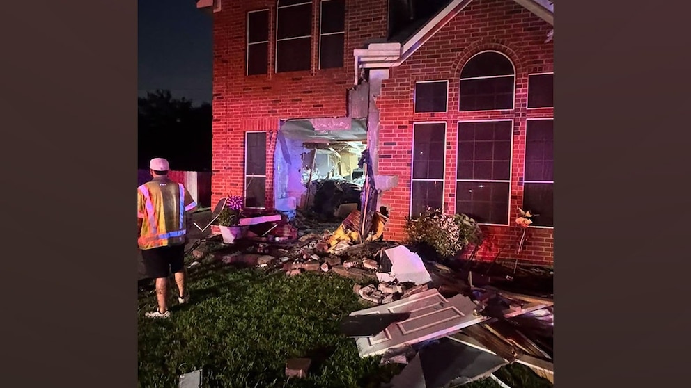 Tesla allegedly in autopilot mode crashes into Texas house, woman ...
