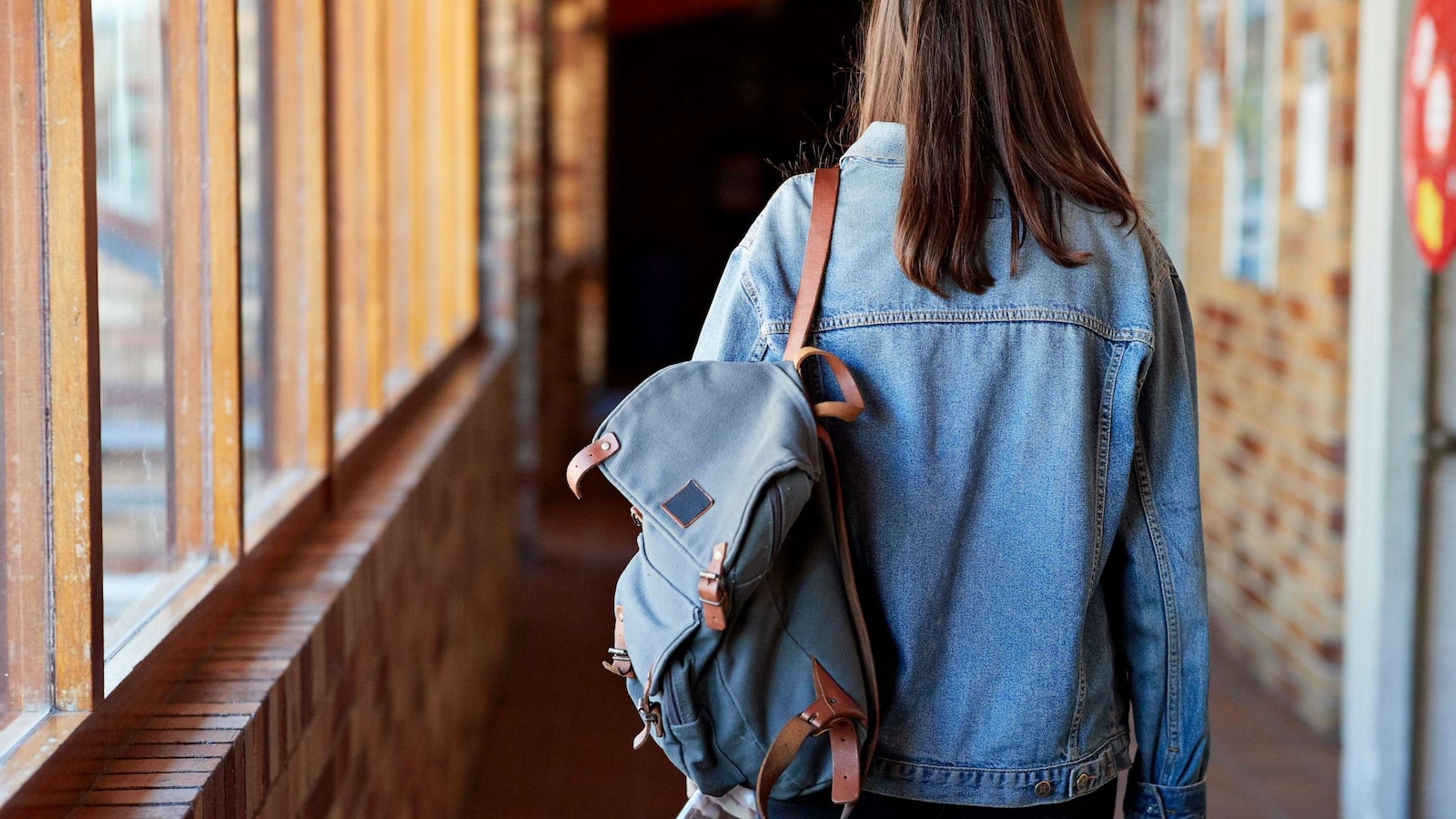 Michigan school district bans all backpacks from school buildings ...