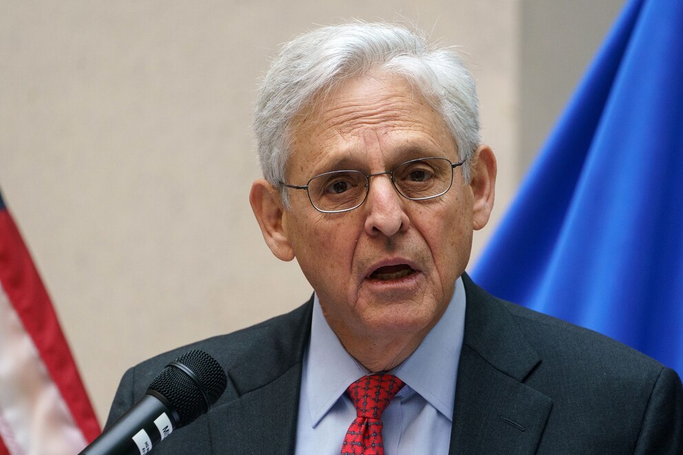 Senate Democrats urge Garland to preserve evidence from Trump ...