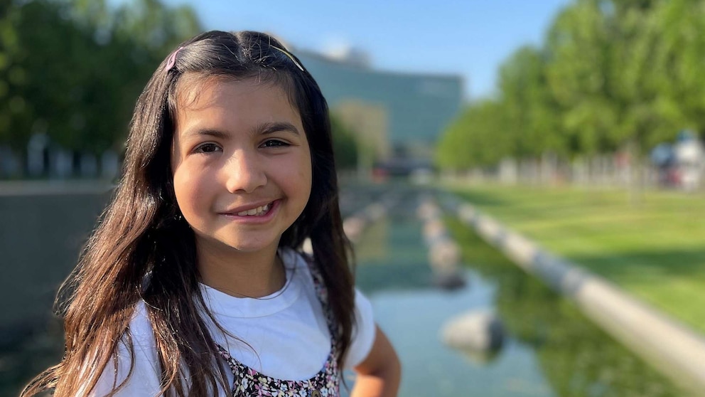 Girl undergoes life-changing surgery that allows her to smile - ABC News