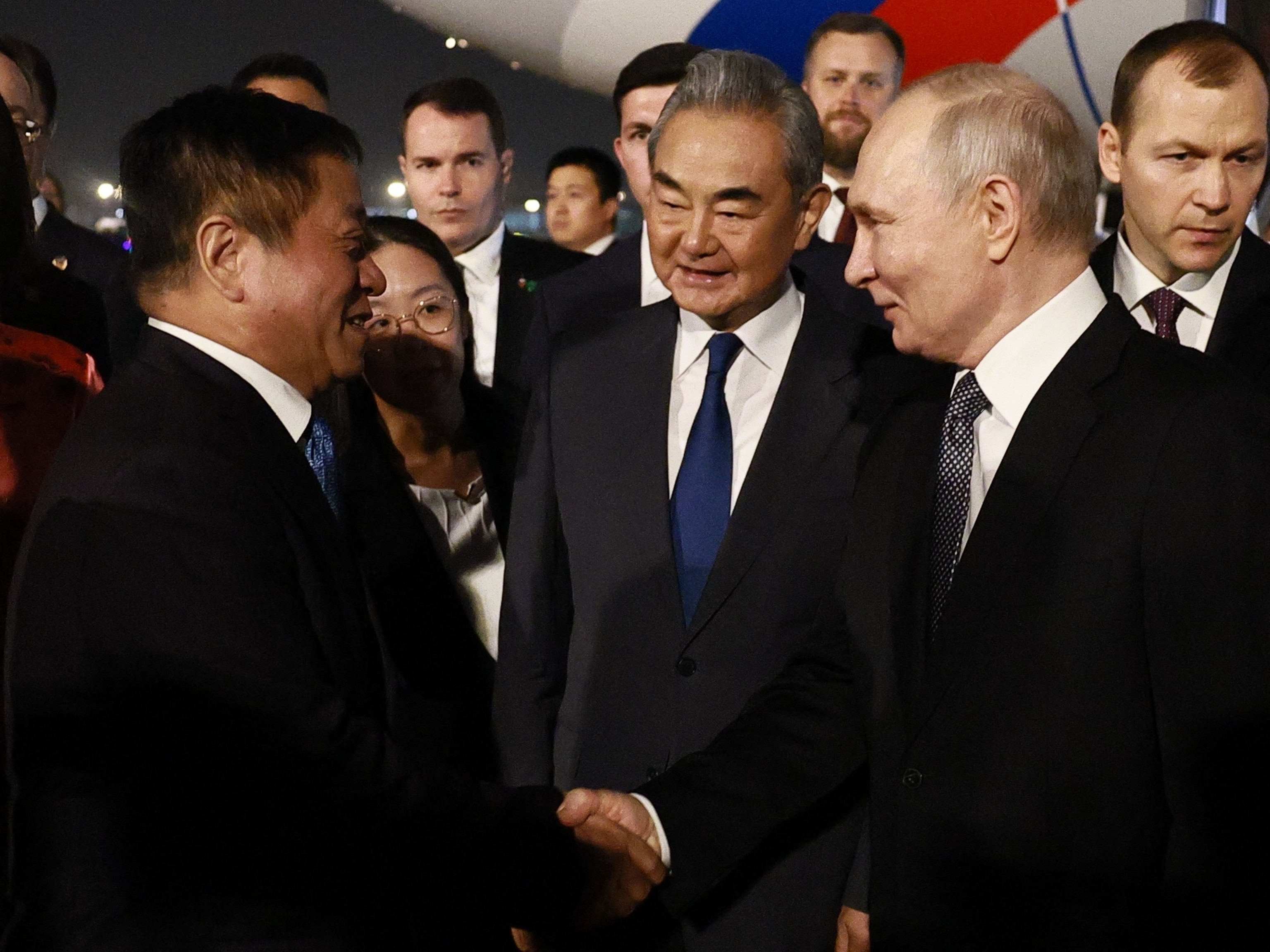 Russian President Vladimir Putin lands in Beijing for talks with China ...