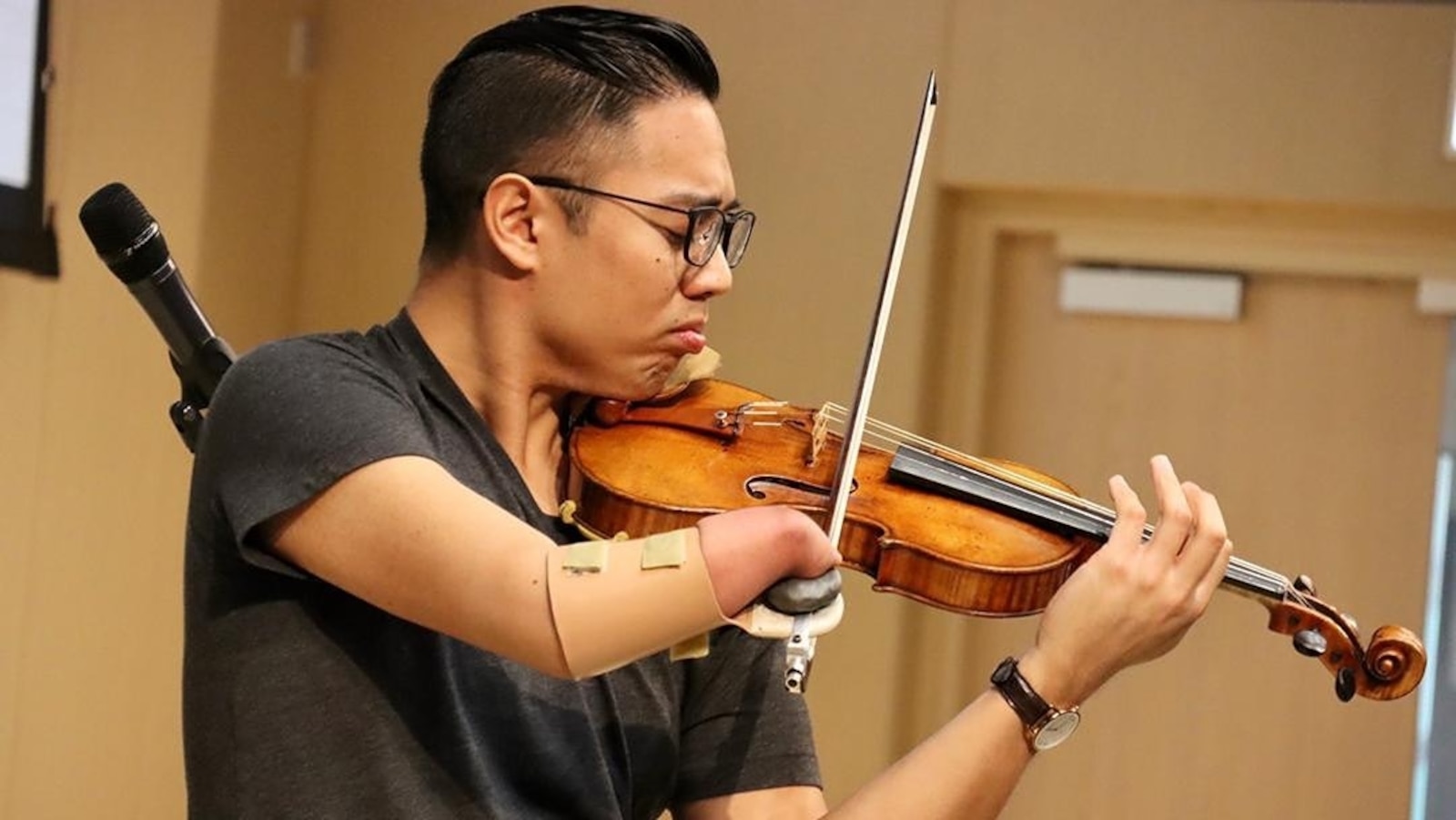Violinist born with 1 hand wants to inspire others to find their ...