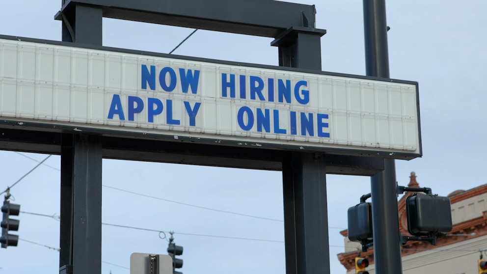 Video Why is the jobs boom bad for inflation? - ABC News