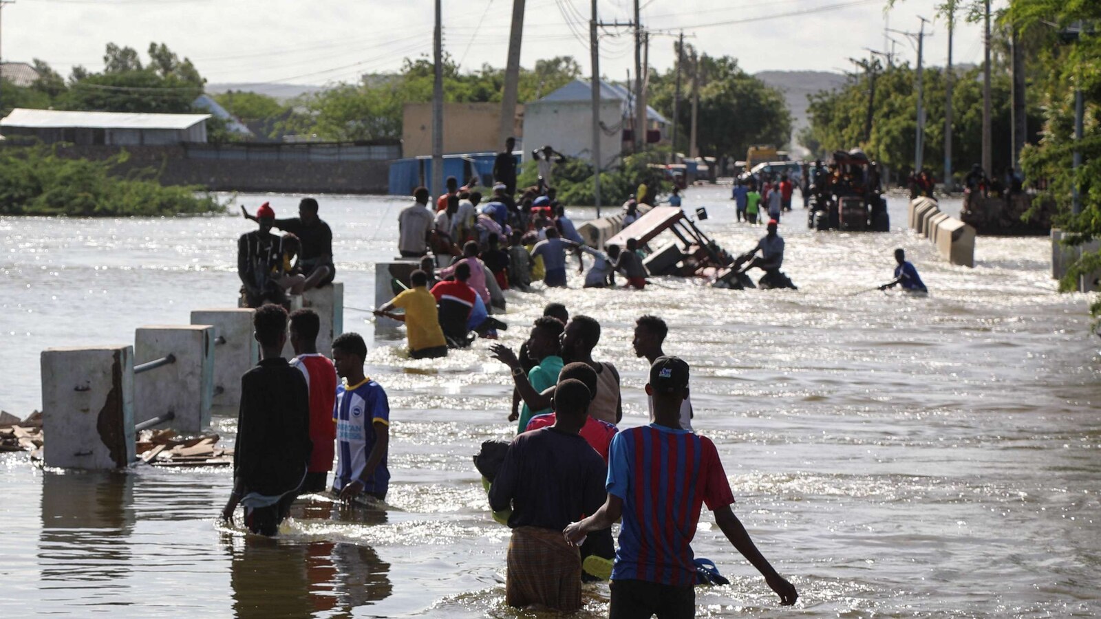 Hundreds of thousands displaced following historic floods in Somalia ...