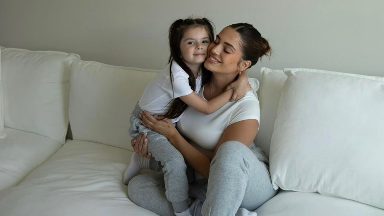 Mom lets child take unofficial school breaks: 'It's not gonna hurt her' - ABC News