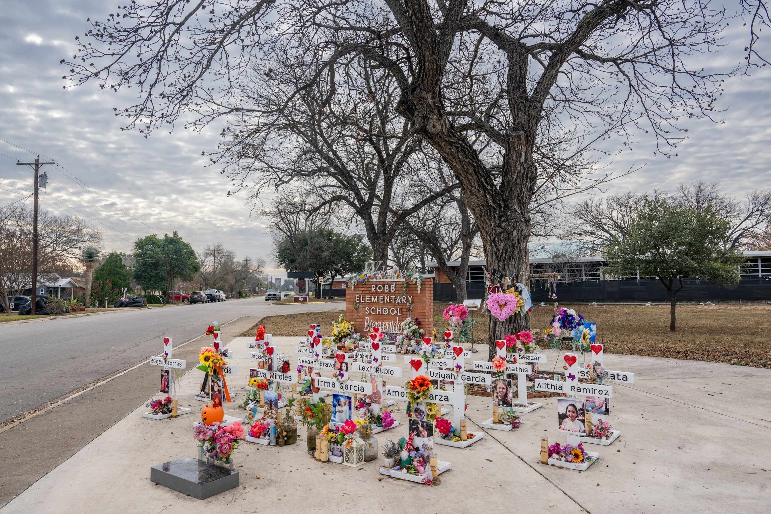 Uvalde trial latest: Defense uses foam gun visual aid to defend police ...