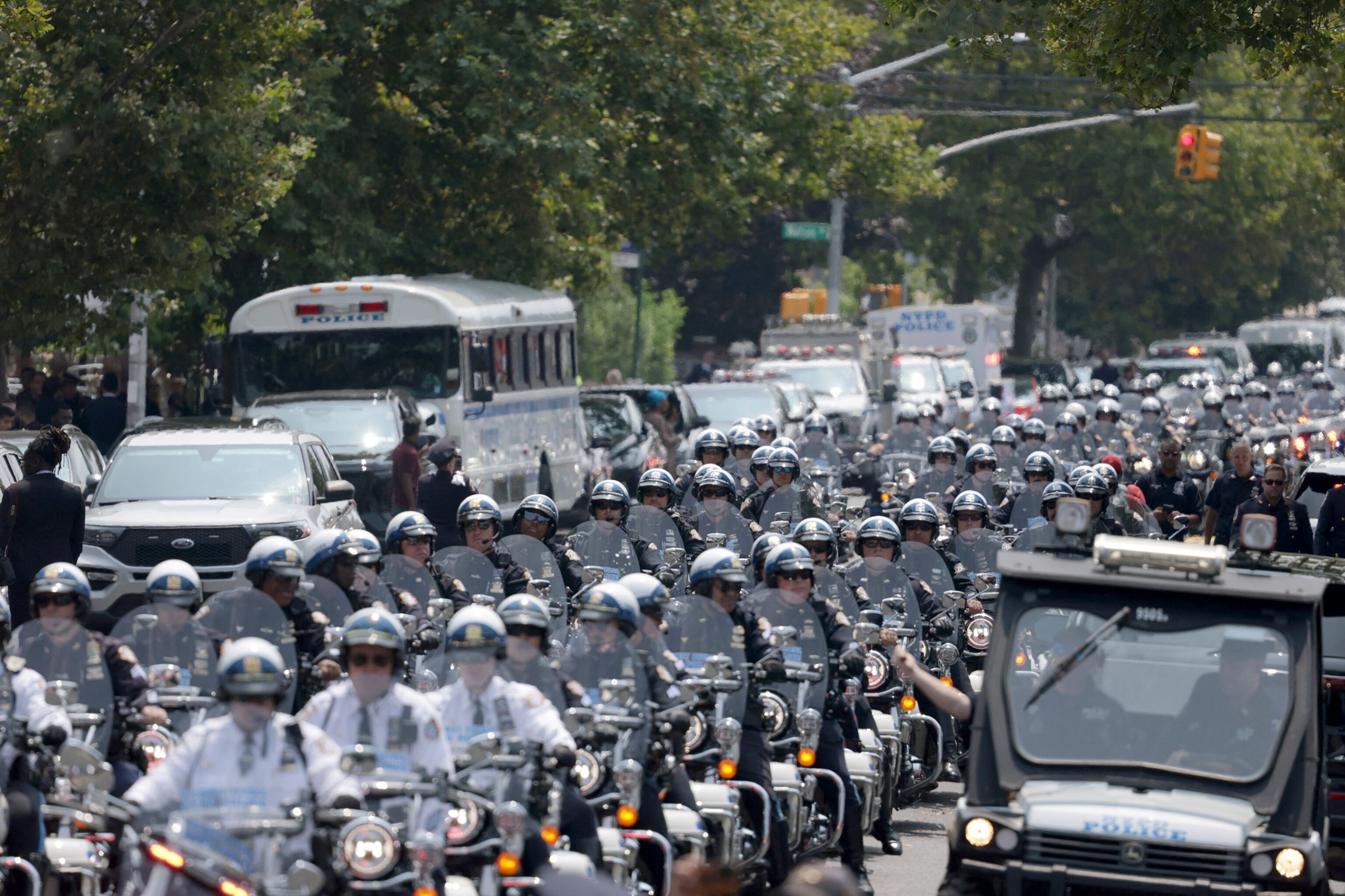 Officer killed in Manhattan shooting honored at funeral - ABC News