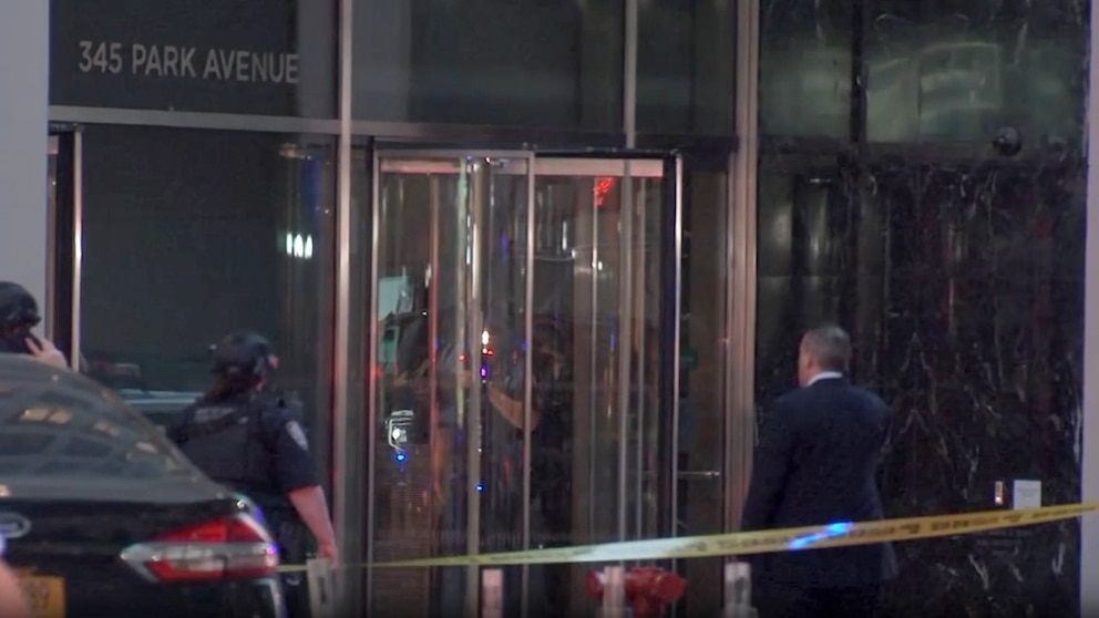 Witness recounts Midtown Manhattan office building shooting: 'I texted my parents that I loved ...