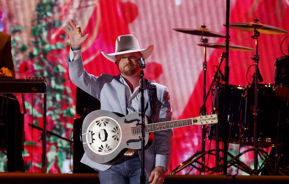 Cody Johnson performs "The Painter" - Good Morning America