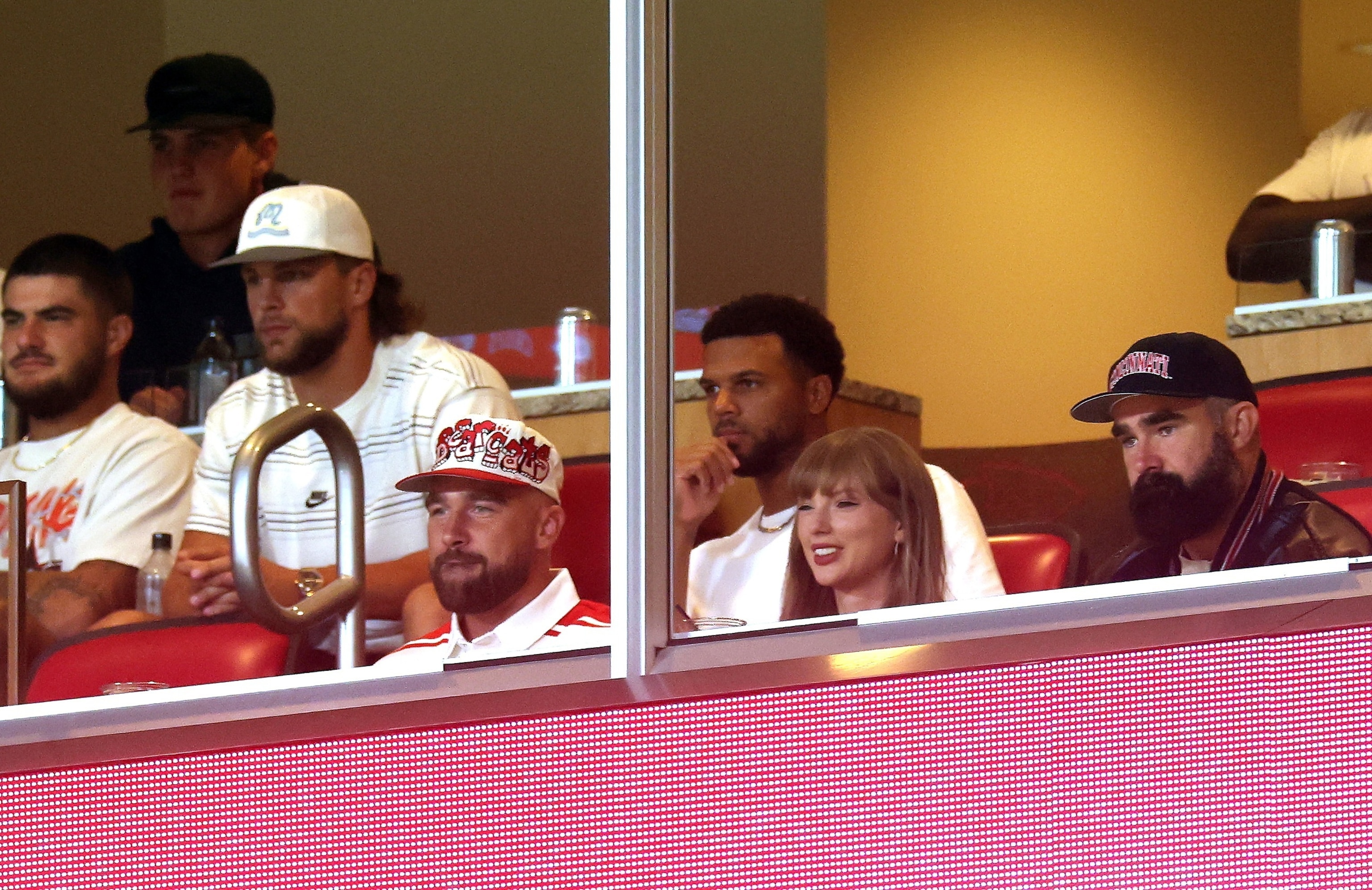 Taylor Swift wears engagement ring while cheering on Travis Kelce's ...