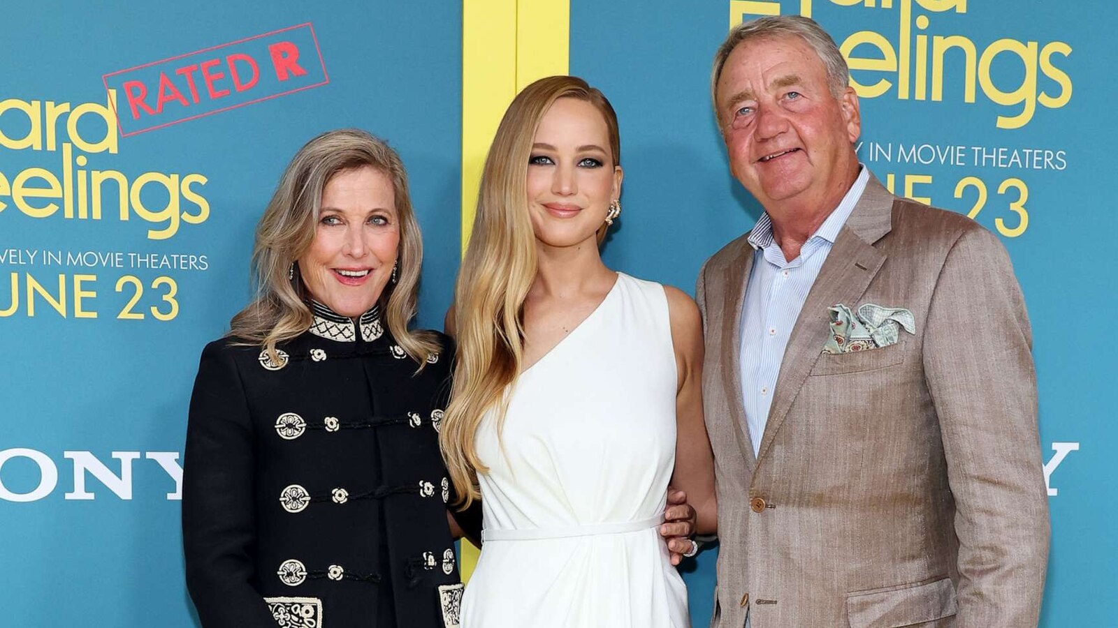 Jennifer Lawrence brings parents to NYC premiere of 'No Hard Feelings ...