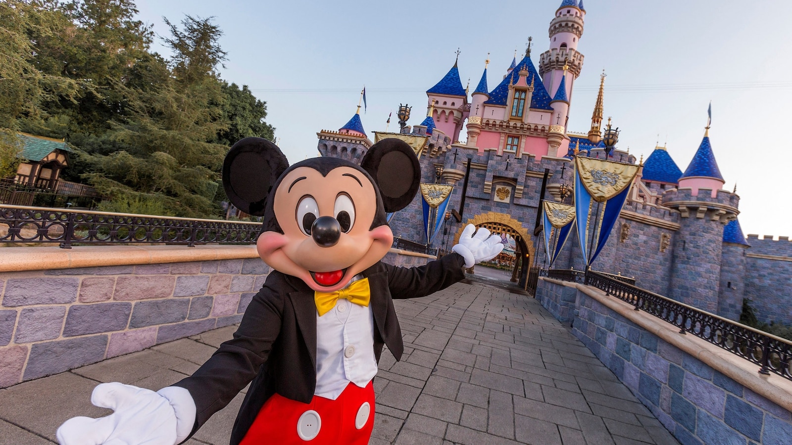 Disney vacation deals to help families save this summer - ABC News