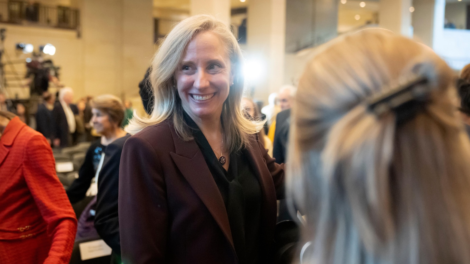 Abigail Spanberger becomes Virginia's 1st female governor in historic ...