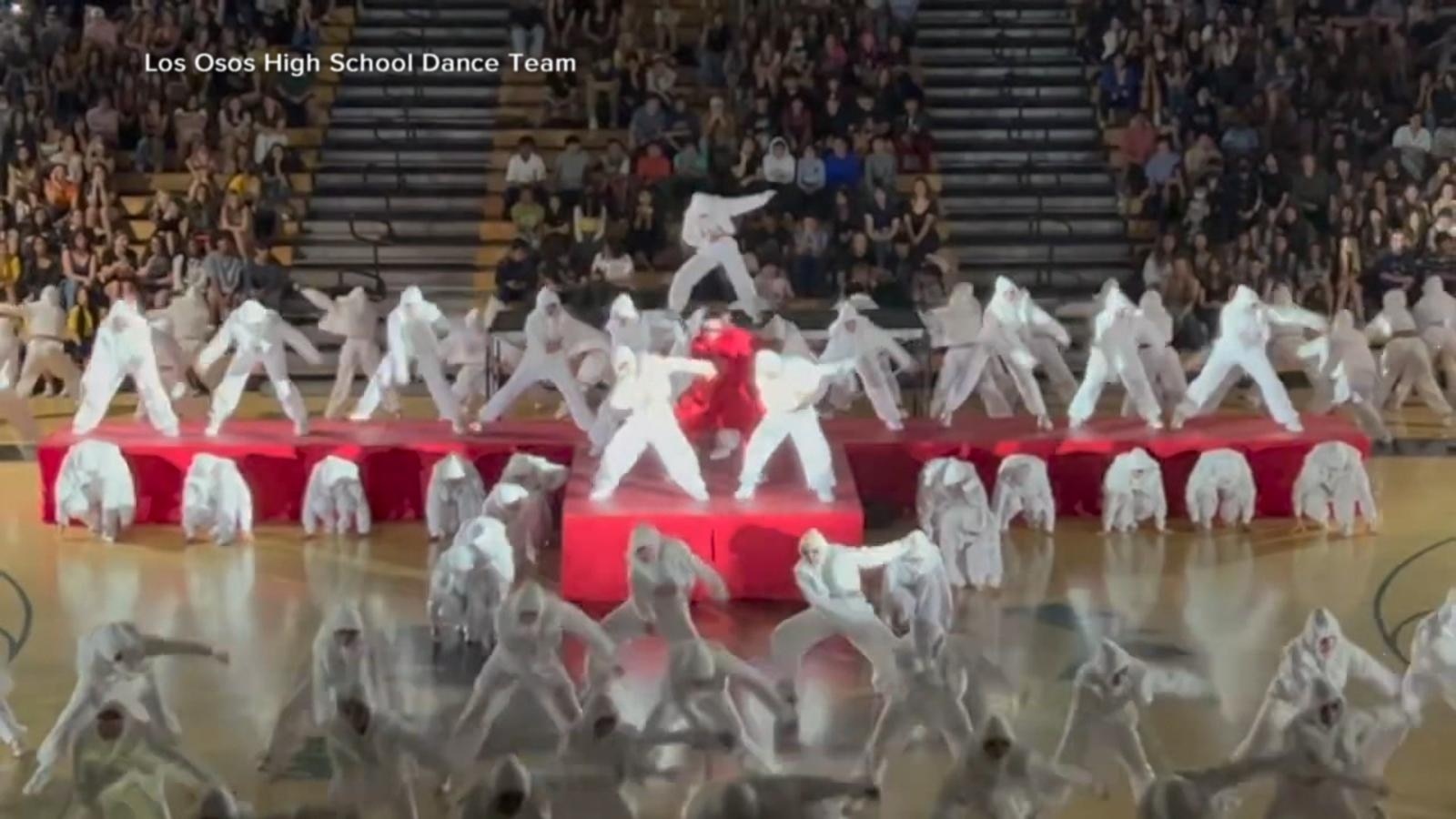 High schoolers recreate Rihanna's Super Bowl halftime show performance ...