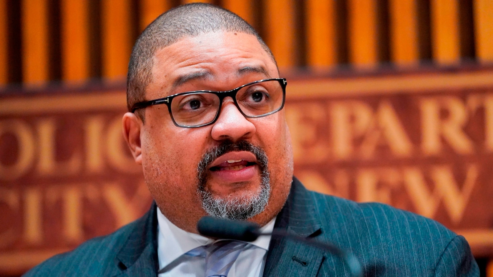 Manhattan DA Alvin Bragg slams Arizona prosecutor who won't extradite ...