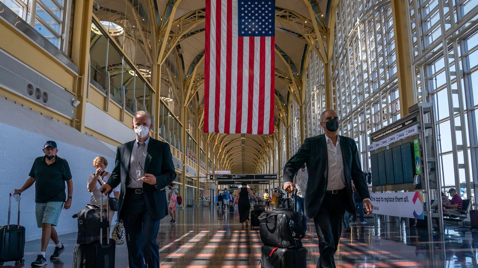 Dashboard showing what airlines offer in the case of cancellations ...