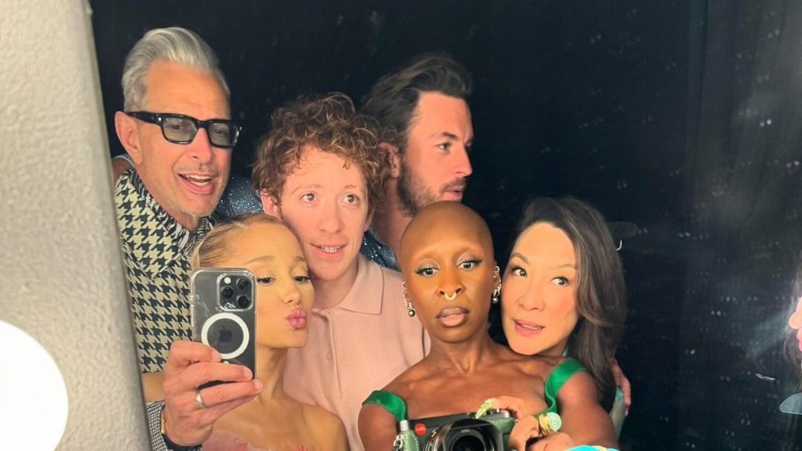 Jeff Goldblum shares backstage images with his 'Wicked' co-stars - ABC News