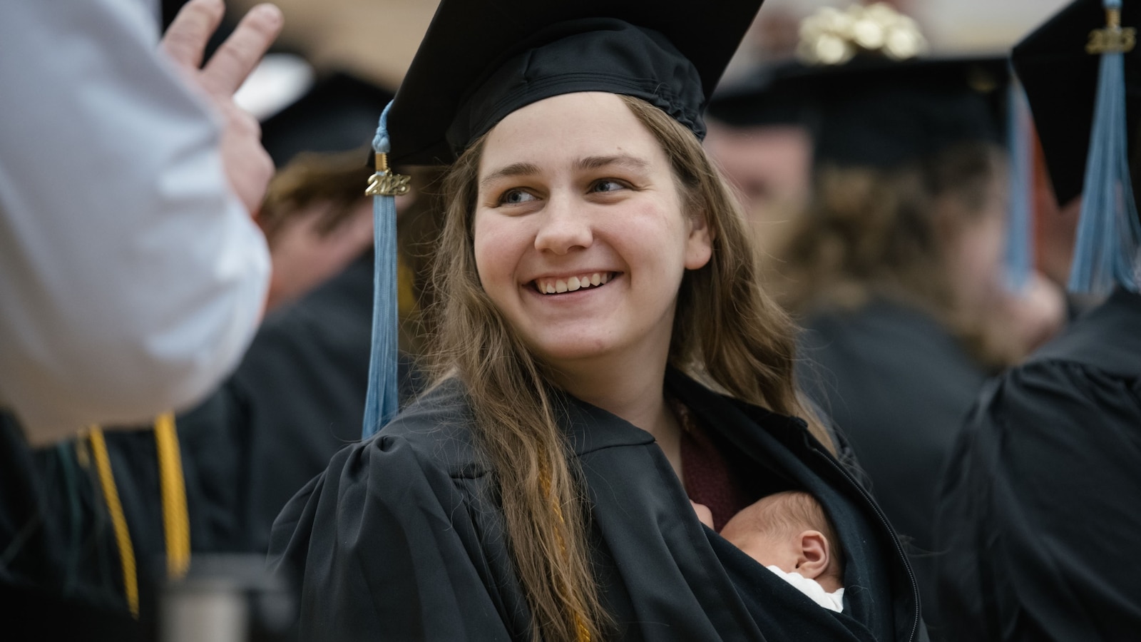 Mom speaks out after bringing 10-day-old baby to graduation - ABC News