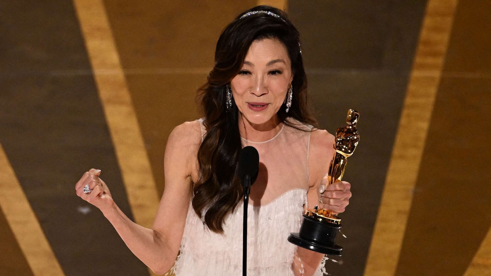 Michelle Yeoh makes history as 1st Asian woman to win Oscar for best actress - ABC News