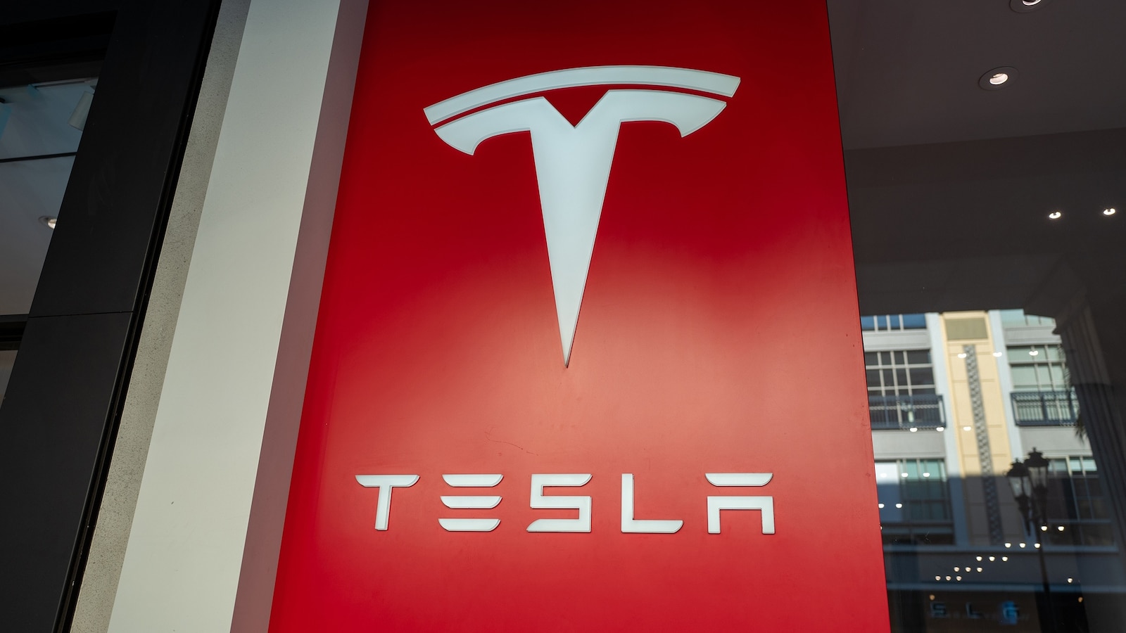 Tesla self-driving crash reports prompt NHTSA investigation - ABC News