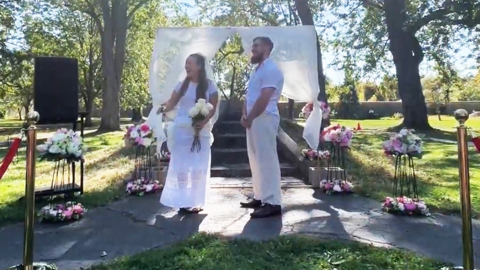 Students throw sweet surprise wedding for school principal - ABC News