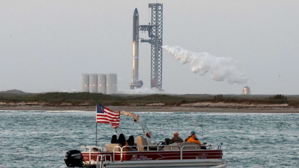 Spacex Scrubs Test Flight Of Giant Starship Rocket Abc News