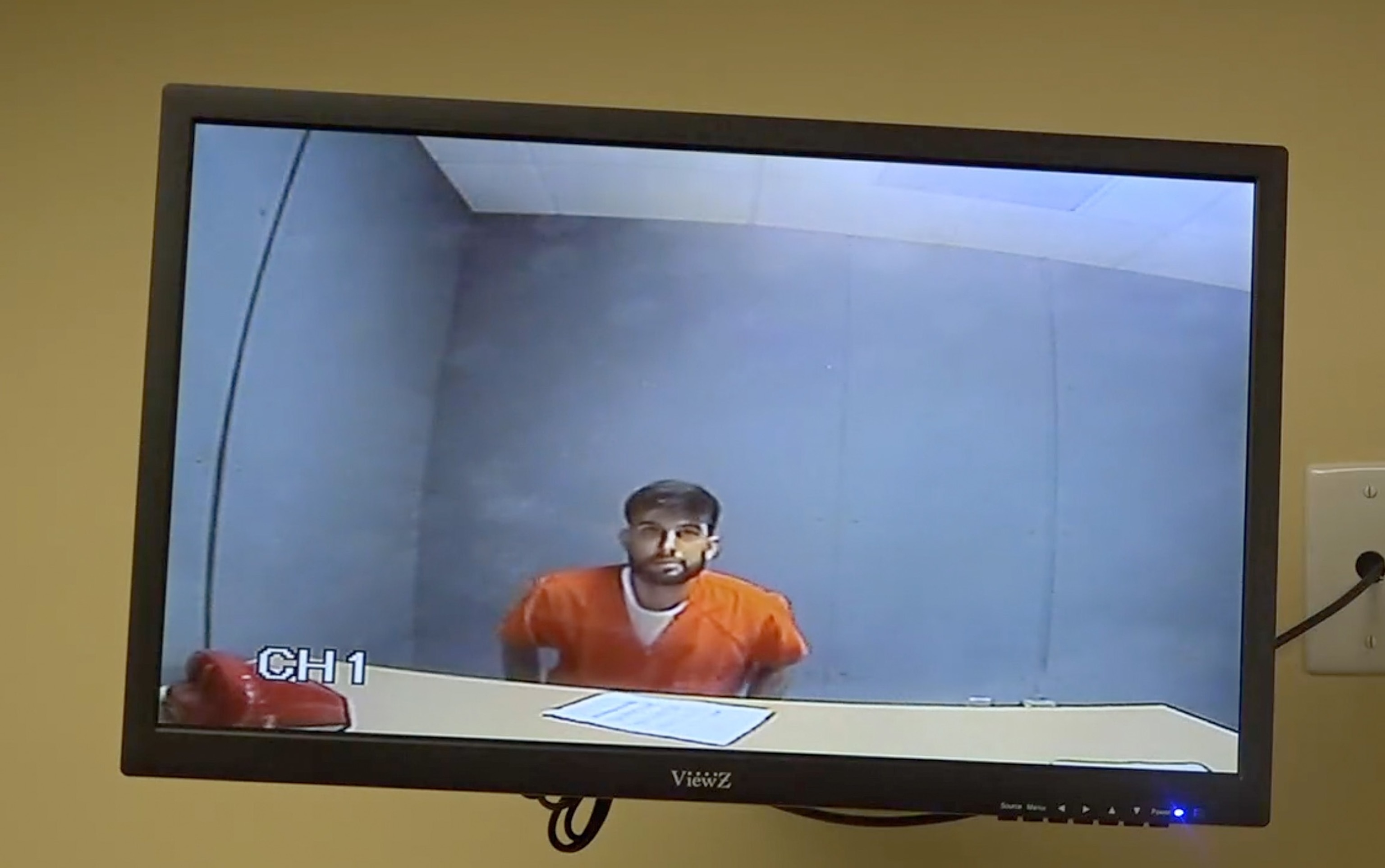 Passenger arrested after allegedly trying to open exit door on SkyWest flight - ABC News