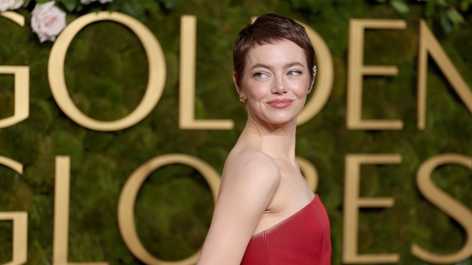 Emma Stone debuts dramatic pixie cut at 2025 Golden Globes - ABC News