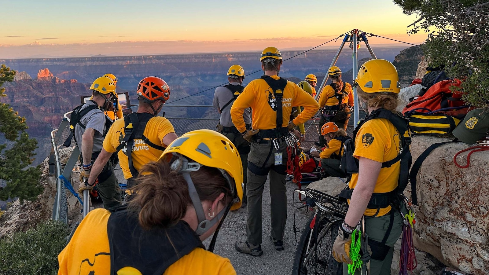 Teen falls 70 feet into Grand Canyon - ABC News