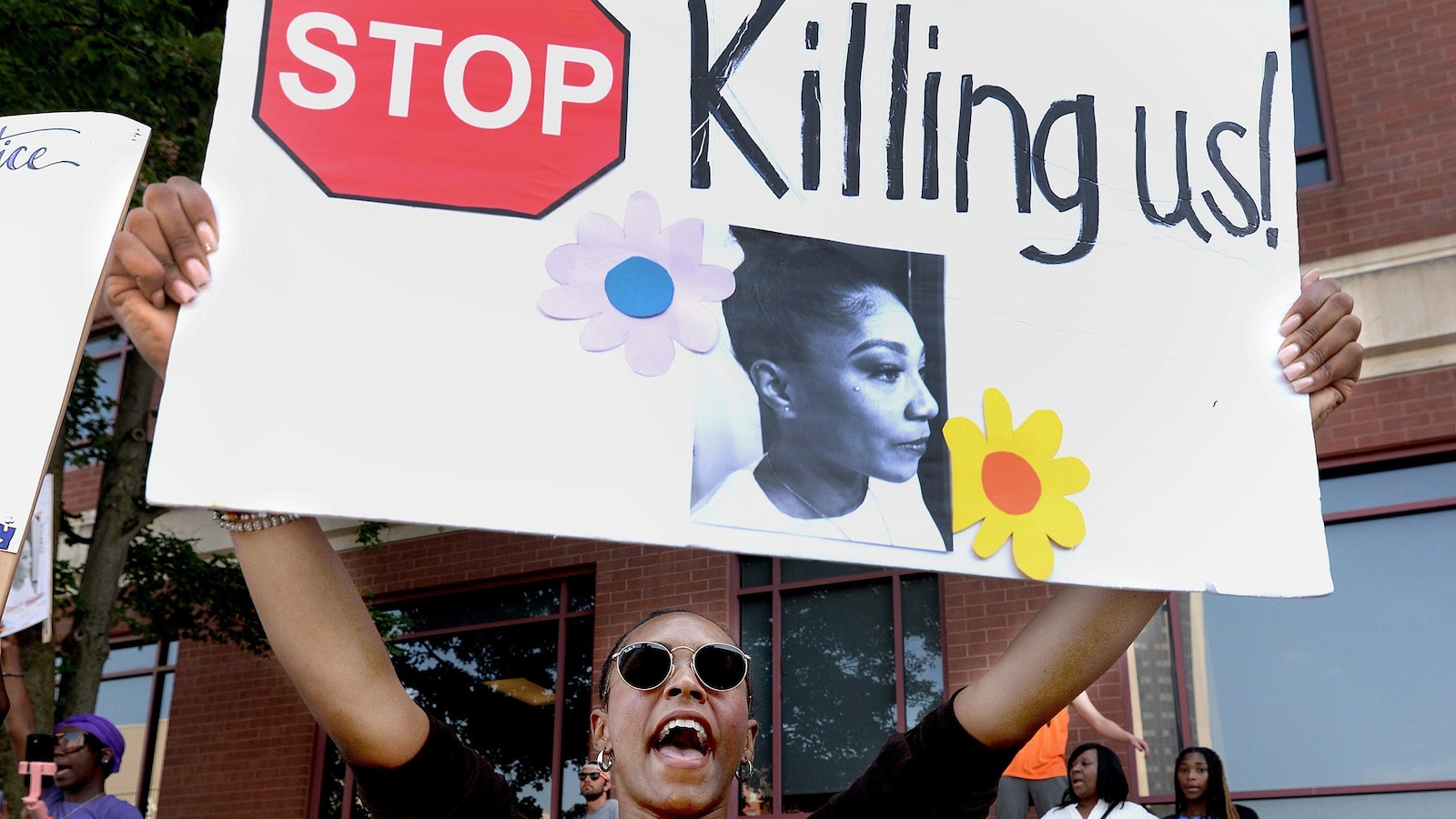 Illinois woman dies after being shot in deputy-involved incident - ABC News